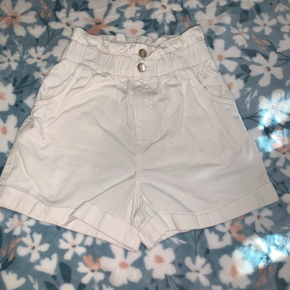 H&M | Shorts | Hm Paper Bag High Waisted Deep Pocket White Shorts Sz2 ...